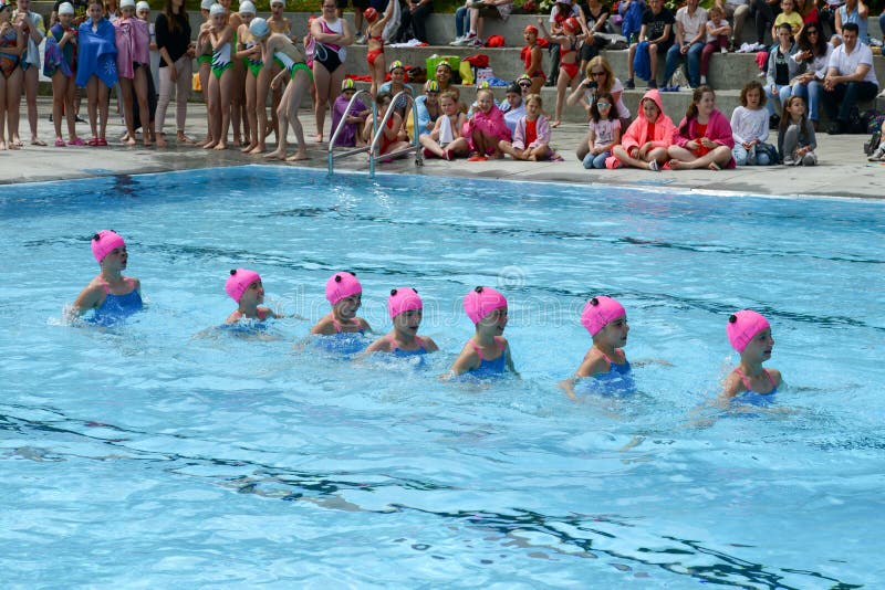 Group of Girls in a Pool Practicing Synchronized Swimming Editorial ...