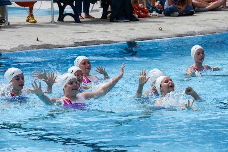 Group of Girls in a Pool Practicing Synchronized Swimming Editorial ...