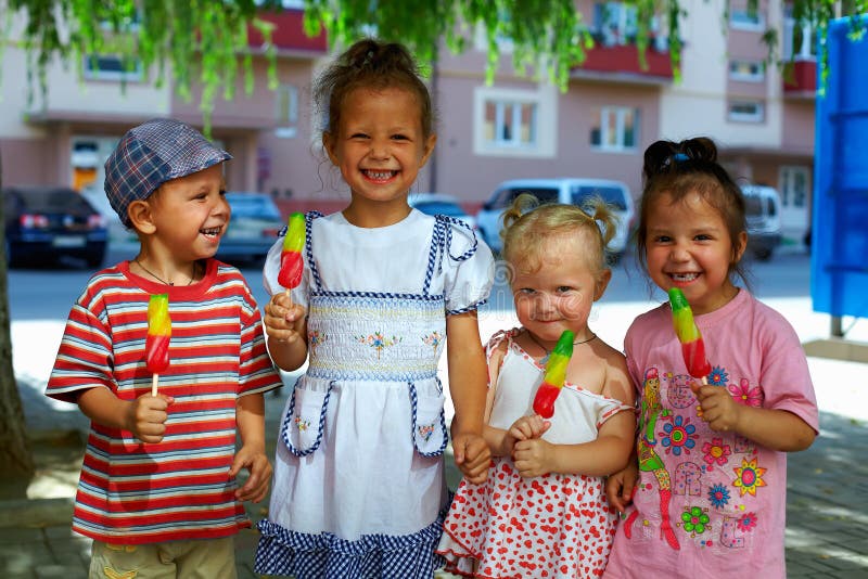 20+ Kids eating outside Free Stock Photos - StockFreeImages