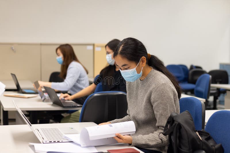 15 11 2021 Group of Happy Young Boys and Girls with Face Mask Work ...