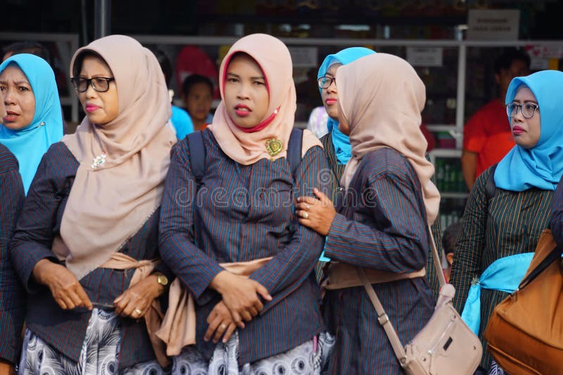 A Group of Indonesian Women with Traditional Clothes Editorial Stock ...