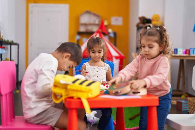 Group of Kids Preschool Students Sitting on Table Drawing on Paper at ...