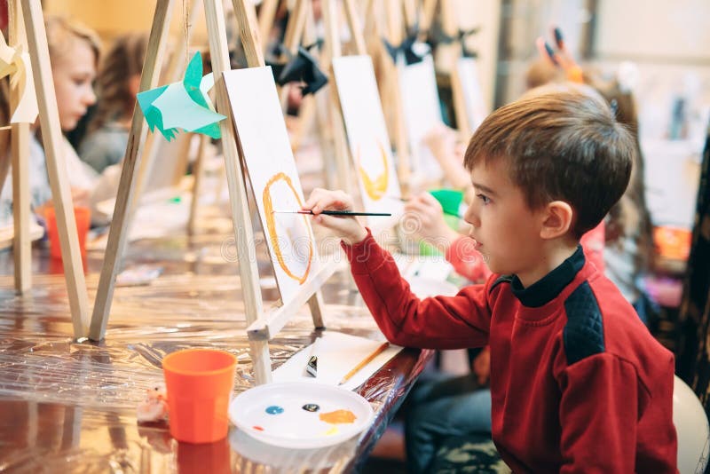 Group Lesson in Drawing. Children Learn To Draw in the Classroom Stock ...