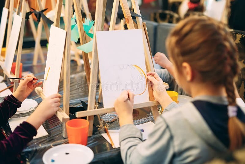 Group Lesson in Drawing. Children Learn To Draw in the Classroom Stock ...