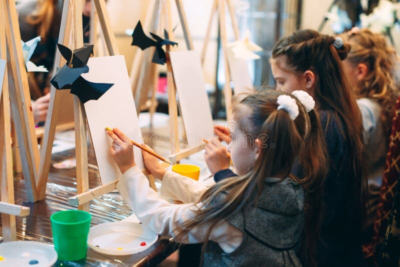 Group Lesson in Drawing. Children Learn To Draw in the Classroom Stock ...
