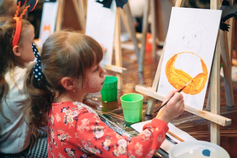 Group Lesson in Drawing. Children Learn To Draw in the Classroom Stock ...
