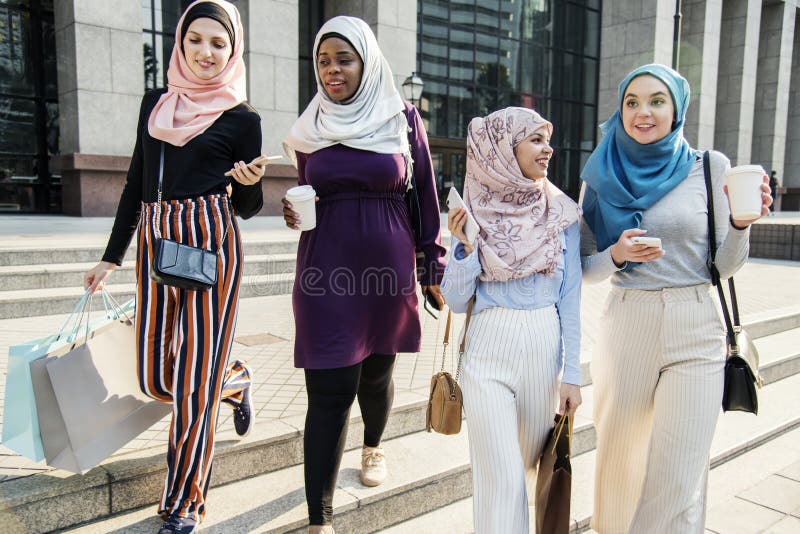 Group of Muslim Friends Hanging Out Stock Photo - Image of dubai, asian ...