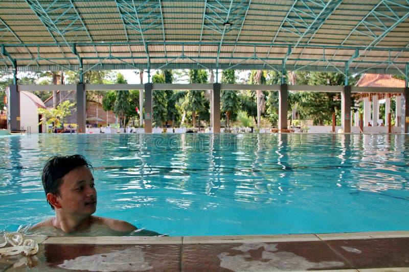 A Group of People Doing Diving Training in a Swimming Pool Editorial ...