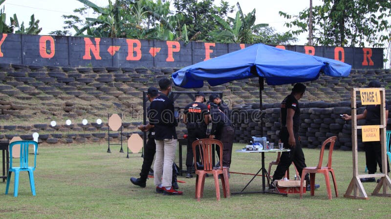 Group of People Practice Shooting at a Shooting Range Editorial Stock ...