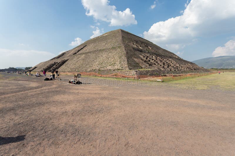 Group of People Standing in Front of the Pyramid of the Sun in ...