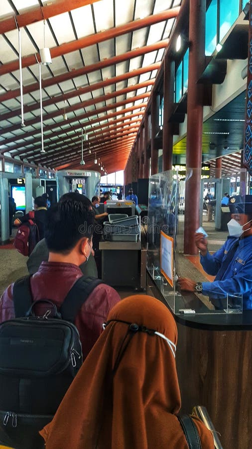 Group of People Standing in Queue at Boarding Gate Editorial ...