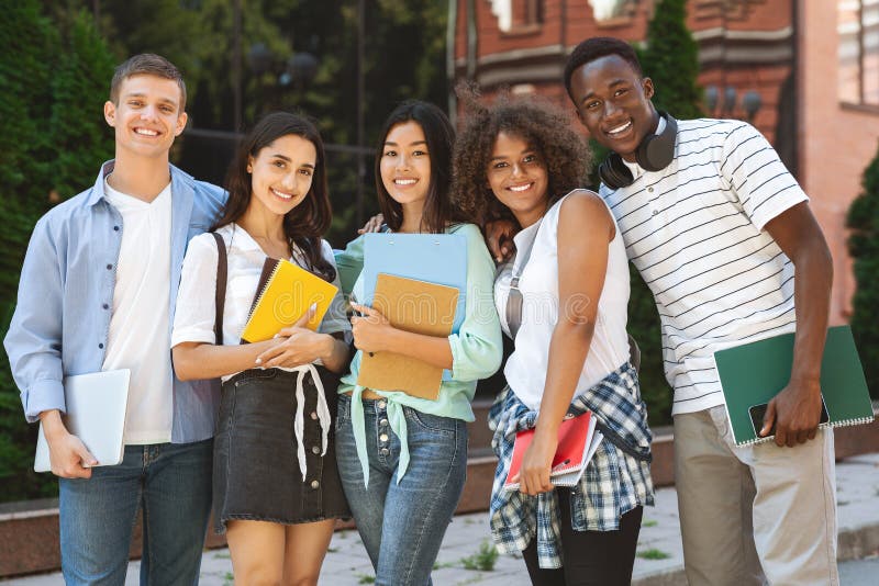 Group Portrait of Multicultural College Students Posing in Campus Stock ...