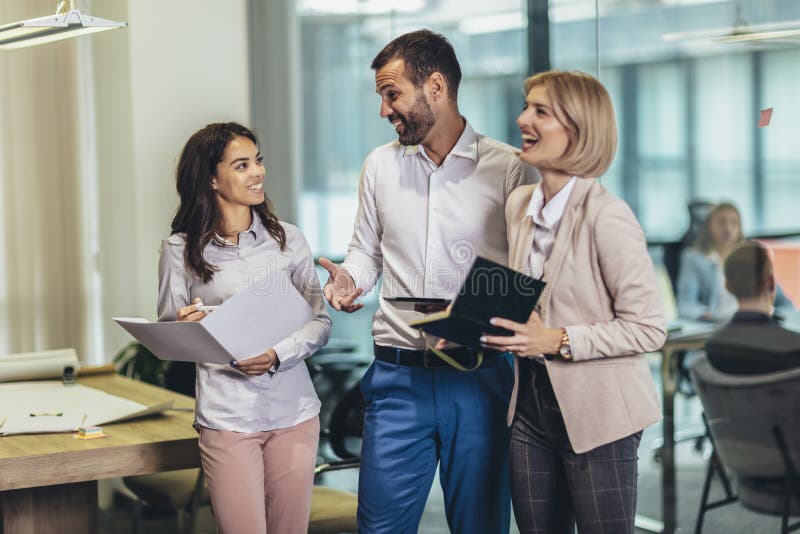 Young Business People Working Together while Standing in Creative ...