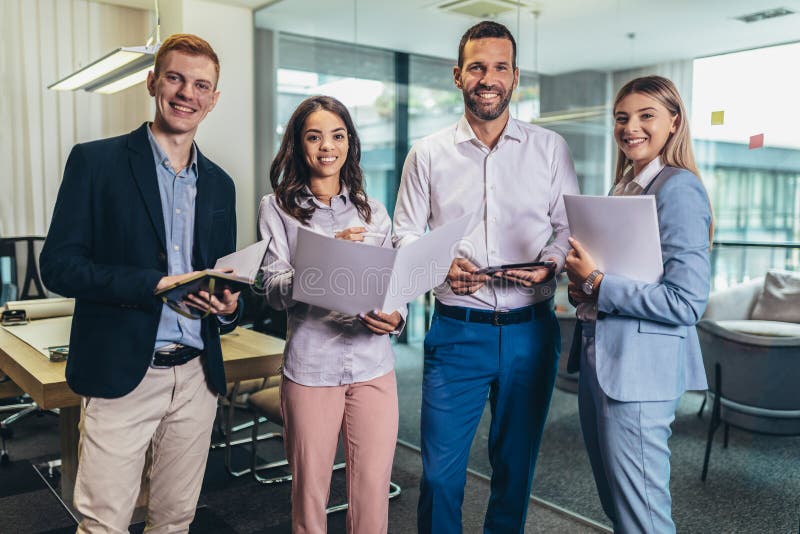 Young Business People Working Together while Standing in Creative ...