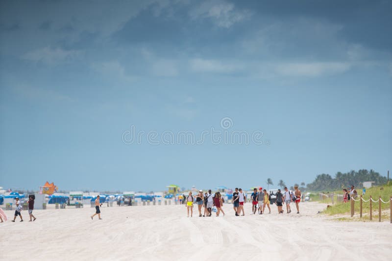 Group of Young People Walking on Miami Beach Summer 2019 Editorial ...