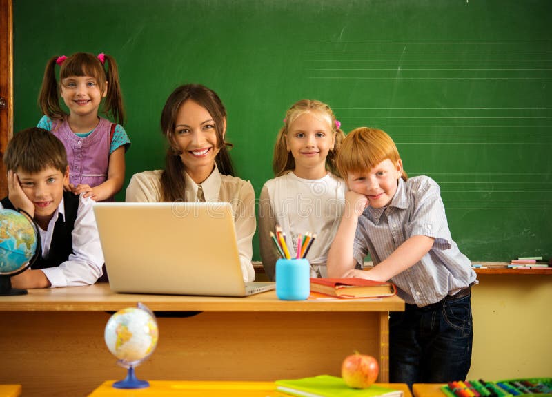 Heureux Camarades De Classe Se Regardant Photo Stock Image Du Filles