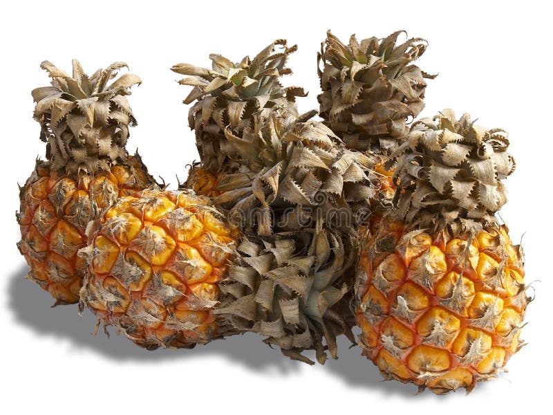 Panier avec des ananas photo stock. Image du goût, objets - 3959324