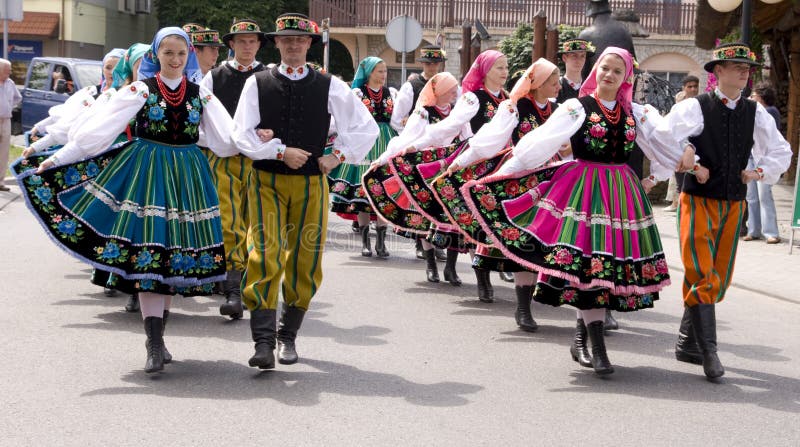 Groupe Folklorique Traditionnel De La Pologne Photo stock éditorial ...