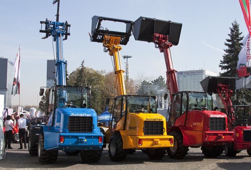 Gru automatiche fotografia editoriale. Immagine di risoluzione - 34811992