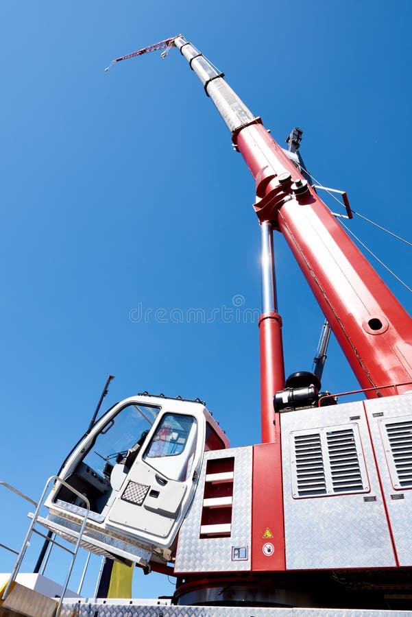 Gru idraulica automatica immagine stock. Immagine di mobile - 157485695