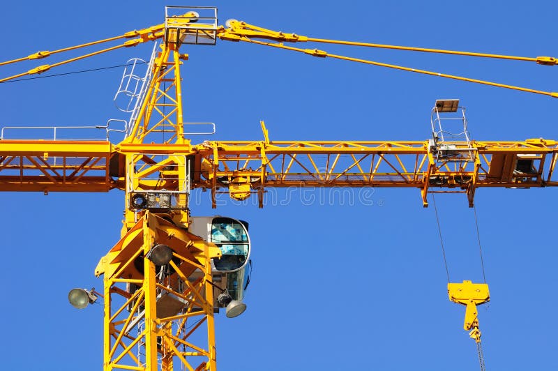 Grue de construction. image stock. Image du lumineux - 24531019