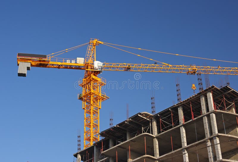 Grue de construction photo stock. Image du carlingue, travail - 7354374