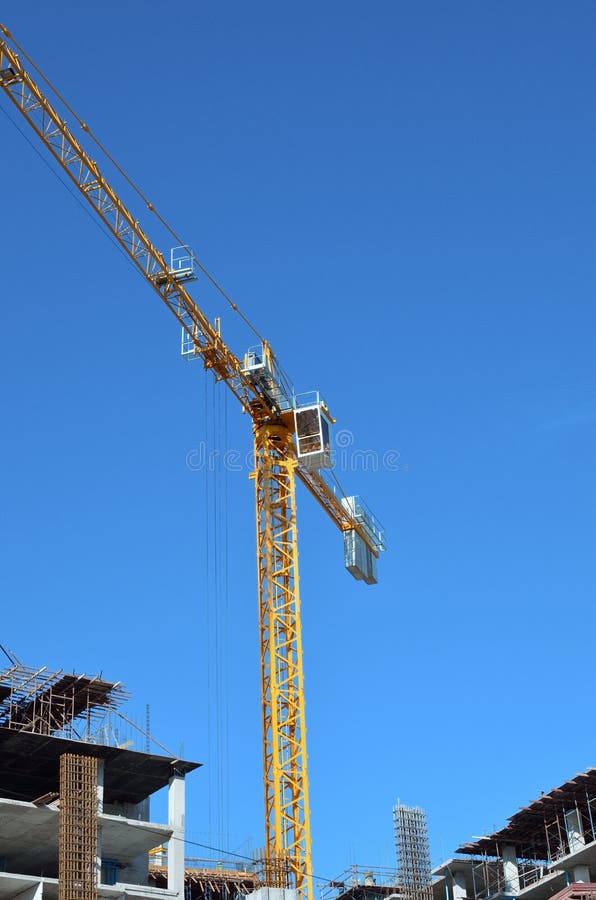 Grue Sur Le Chantier De Construction Image stock - Image du ingénierie ...