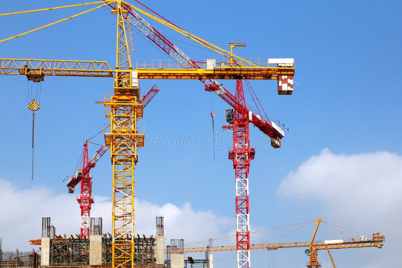 Grues de construction image stock. Image du construction - 59154939
