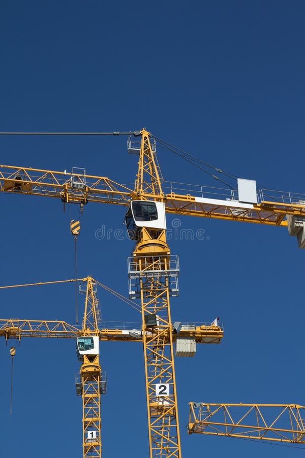 Grues de construction image stock. Image du métier, grand - 26441375