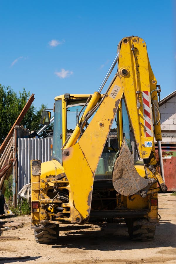 Grungy Old Yellow Excavator - Earth Digger Stock Photo - Image of scoop ...