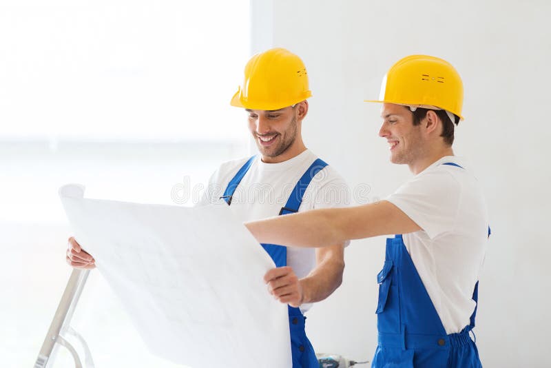 Grupo De Constructores Con El Modelo Imagen de archivo - Imagen de ...