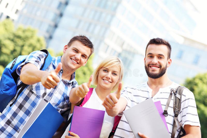 Grupo De Estudiantes Felices Imagen de archivo - Imagen de ...