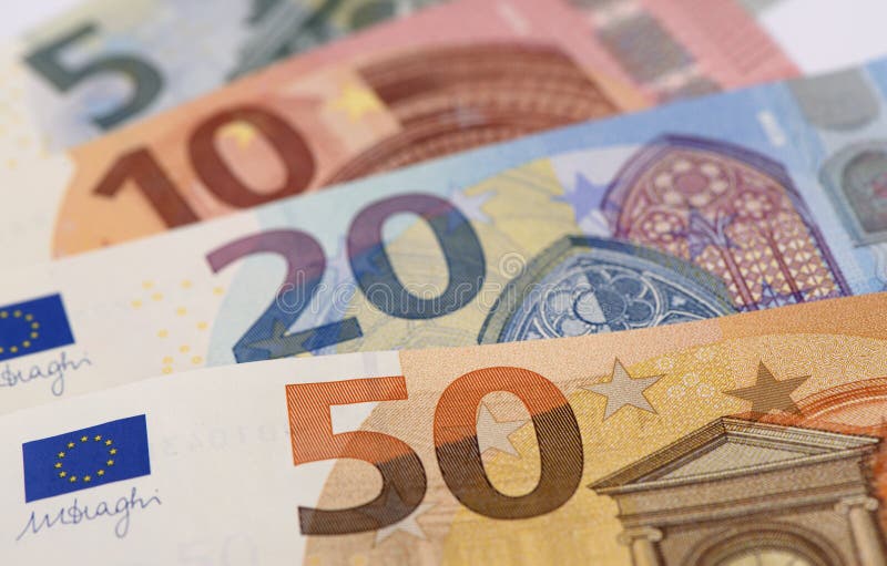 Notas De Banco Da Euro- Moeda Foto de Stock - Imagem de lucro, comércio ...