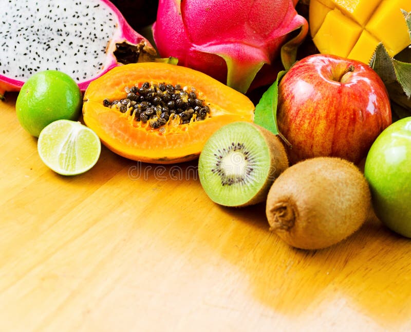 Grupo de frutos tropicais. foto de stock. Imagem de manga - 35758002