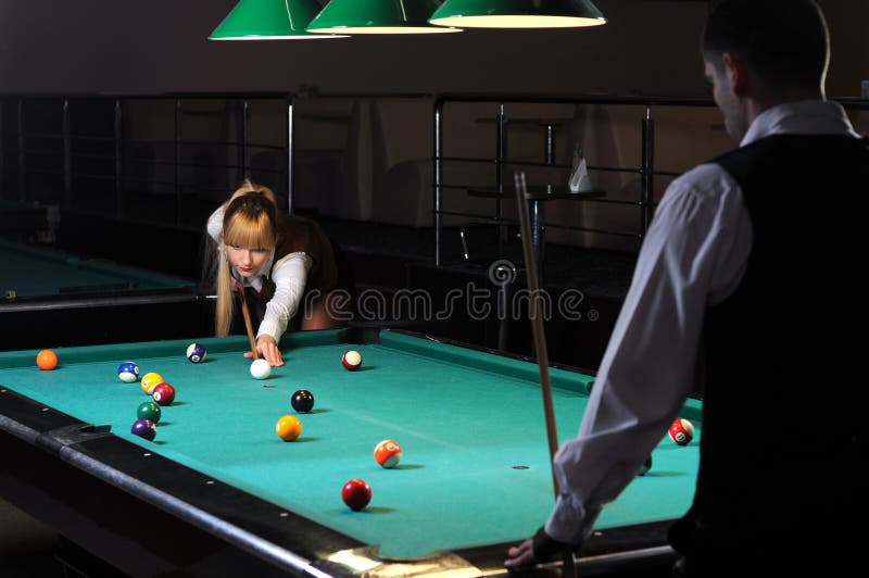 Billar foto de archivo. Imagen de sonriente, interior - 30087516