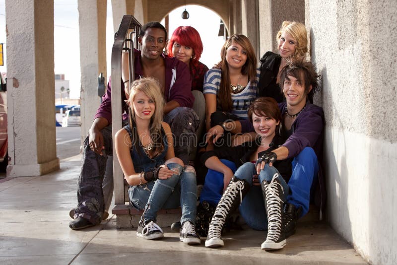 Grupo De Punkies Adolescentes Foto de archivo - Imagen de africano ...