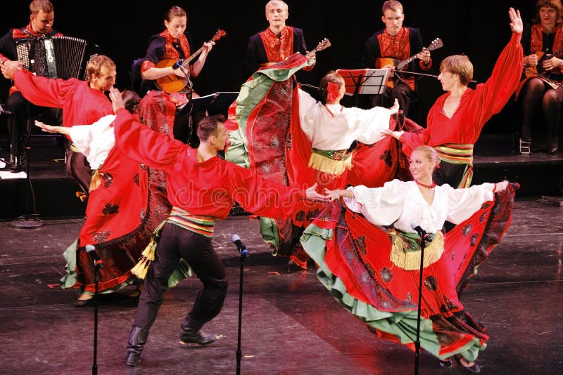 Grupo Ruso De La Danza Popular Foto de archivo editorial - Imagen de ...