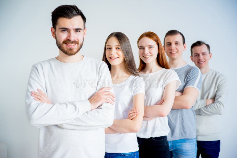 Gruppo Di Persone Che Stanno Insieme. Fotografia Stock - Immagine di ...