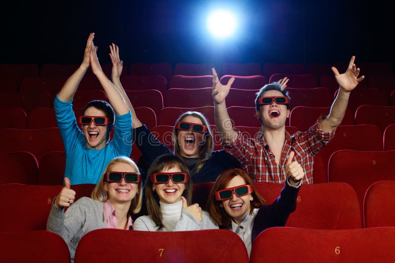 La gente in un cinema immagine stock. Immagine di eccitato - 36548899