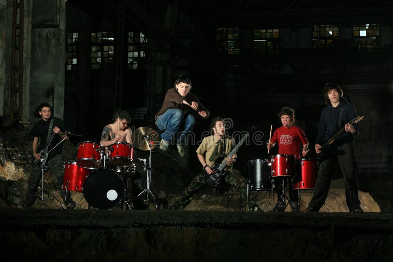 Gruppo rock fotografia stock. Immagine di tipo, elettrico - 1660806