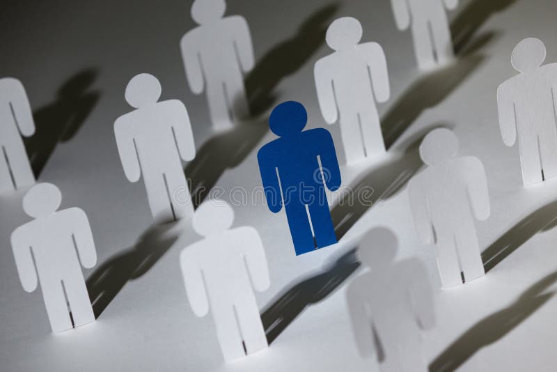 Gruppo Di Simili Omini Di Carta Con Blu Immagine Stock - Immagine di ...