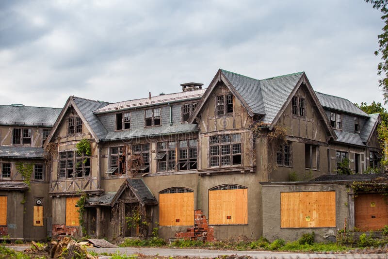 Gruseliges Haus stockbild. Bild von raum, drastisch, mädchen - 91032717