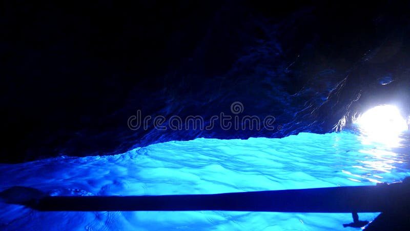 Gruta azul, Capri, Italia foto de archivo. Imagen de italiano - 84275256