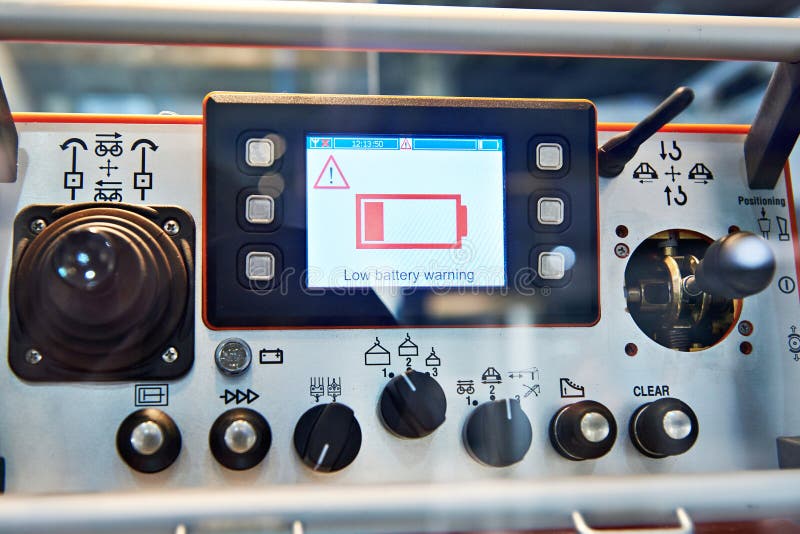 Panel De Control De Batería Descargada, Grúa De Construcción Imagen de ...