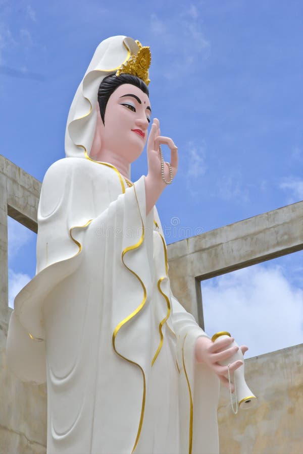 Guan-yin photo stock. Image du religion, couleur, chinois - 31866836