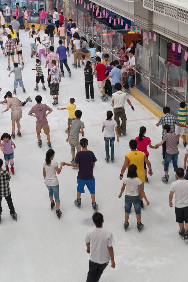 Guangzhou, Grandview Mall editorial image. Image of crossing - 20615530