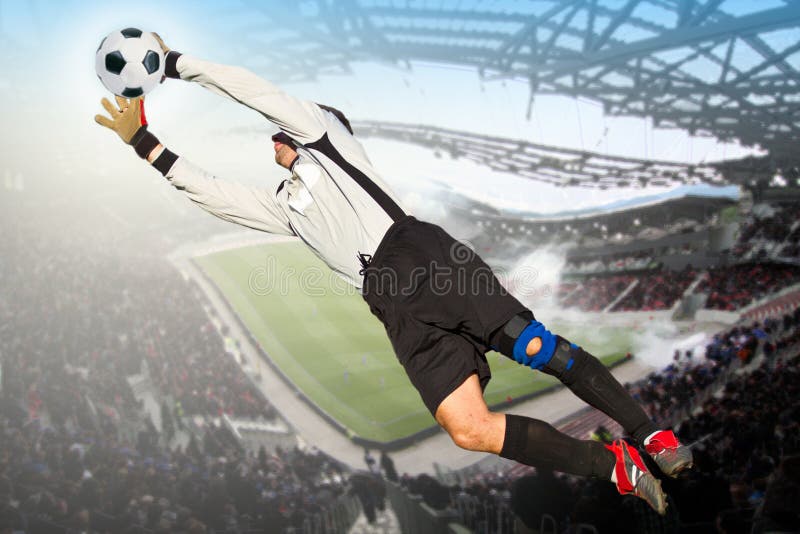 Jogador De Futebol E Salto Do Guarda-redes Foto de Stock - Imagem de ...