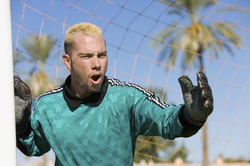 Guarda-redes Que Grita Para O Tiro De Canto Imagem de Stock - Imagem de ...