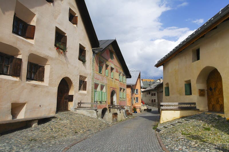 Guarda, Village Typique Dans Engadine Photo stock - Image du hublot ...