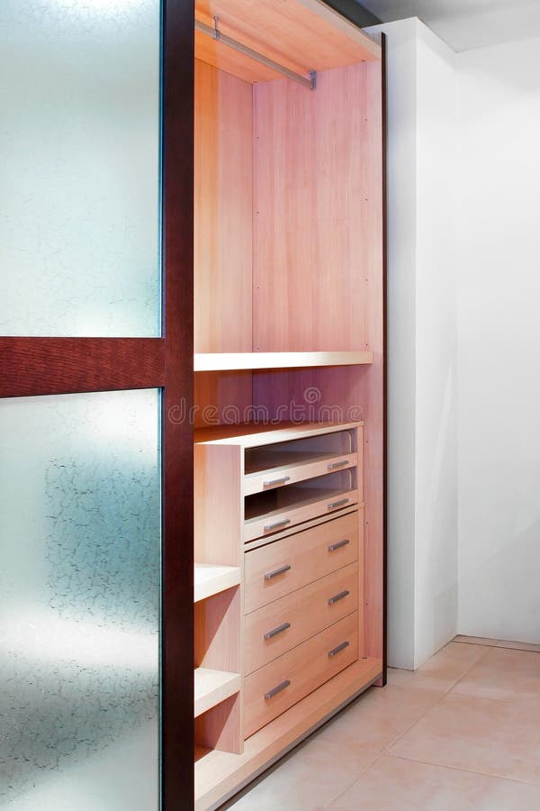 Guardarropa grande imagen de archivo. Imagen de ropas - 14478281